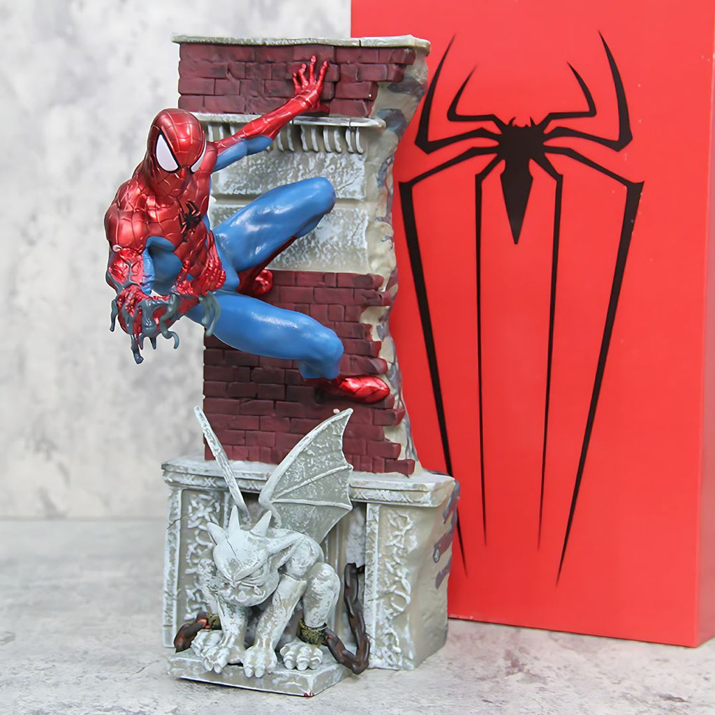 Spider-Man Statue : Scaling the Walls – Geekmonkey